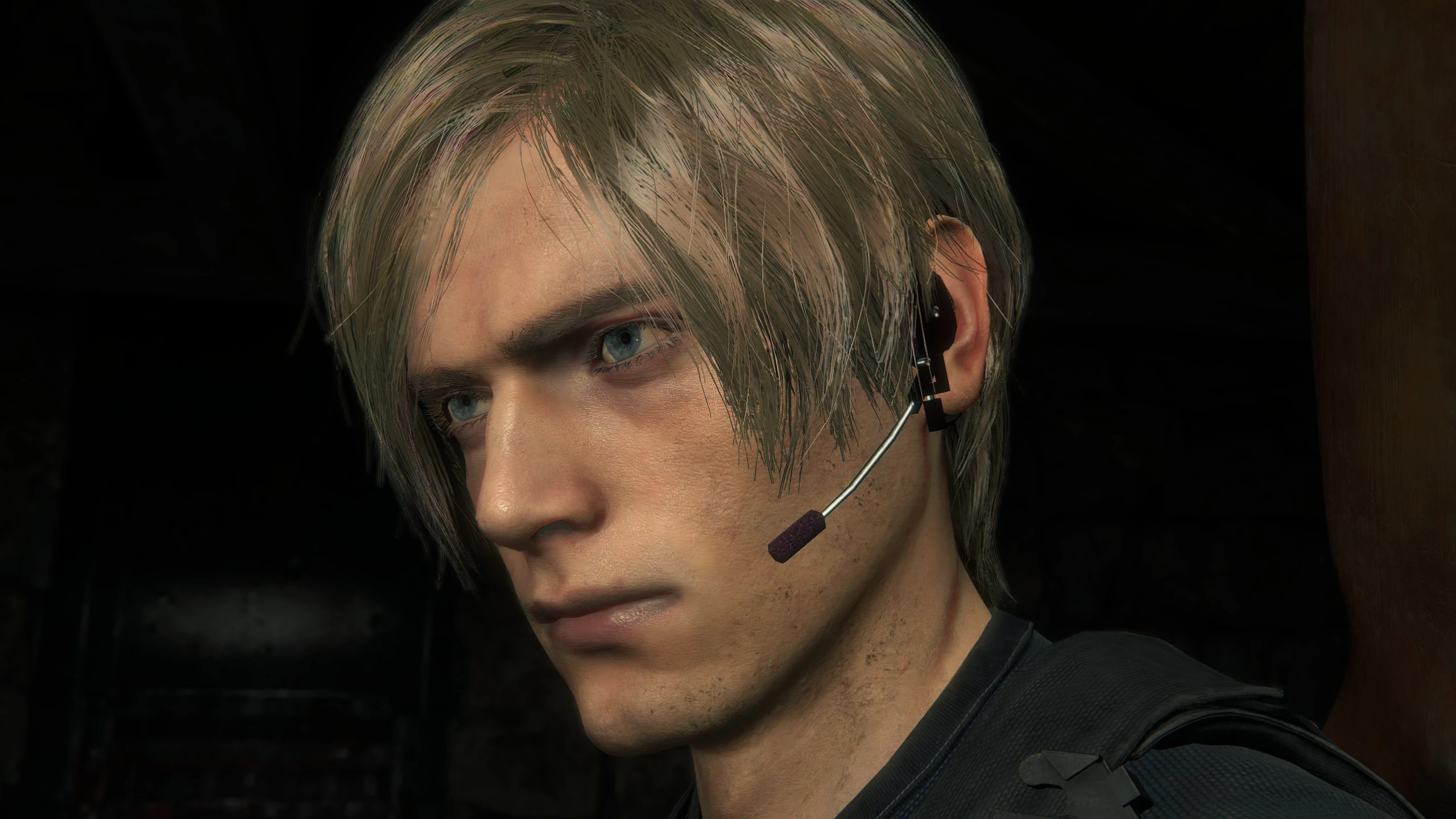 Single Ear Headset - Accessory - Resident Evil 4 Remake Mods