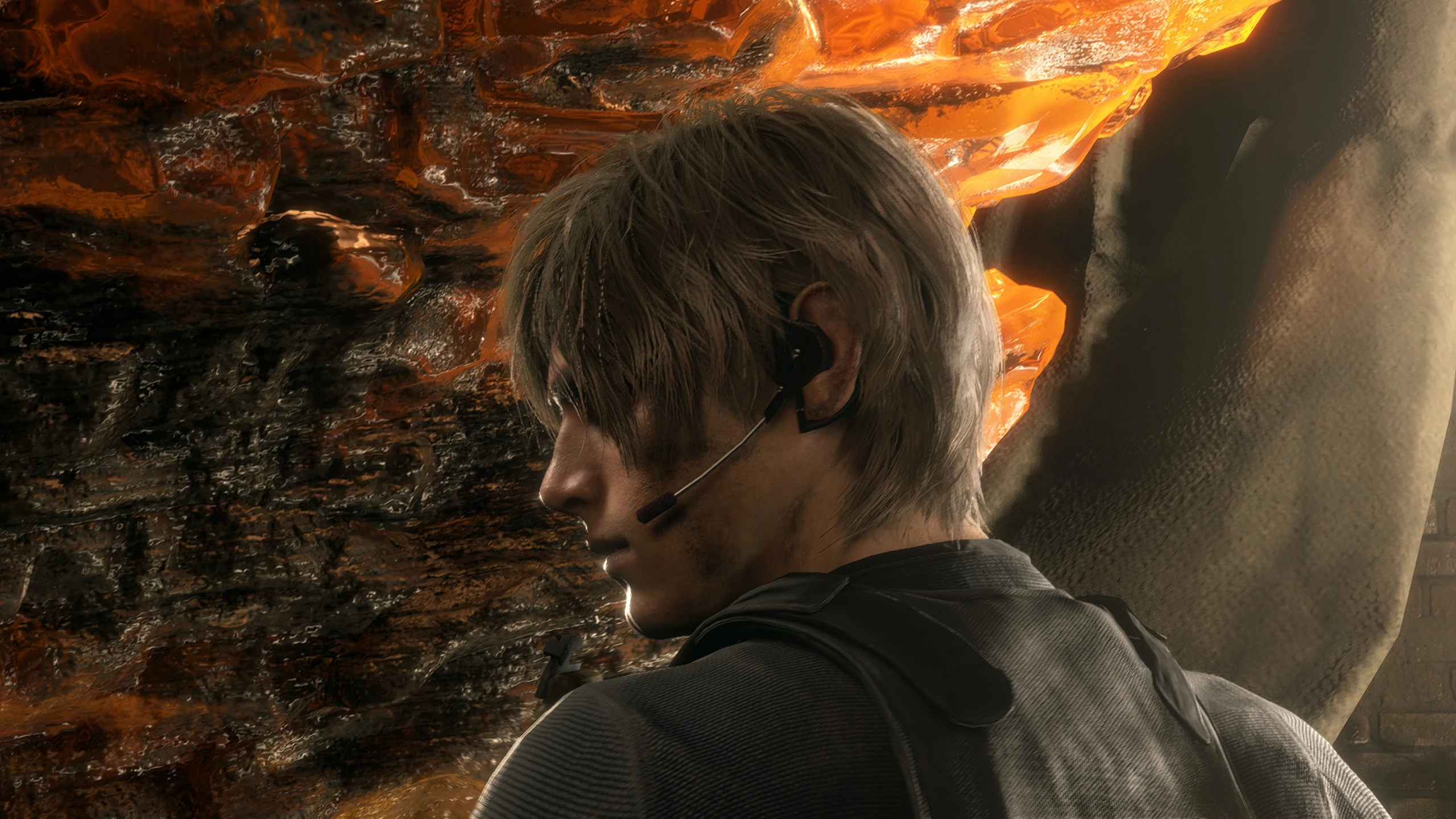 Single Ear Headset - Accessory - Resident Evil 4 Remake Mods