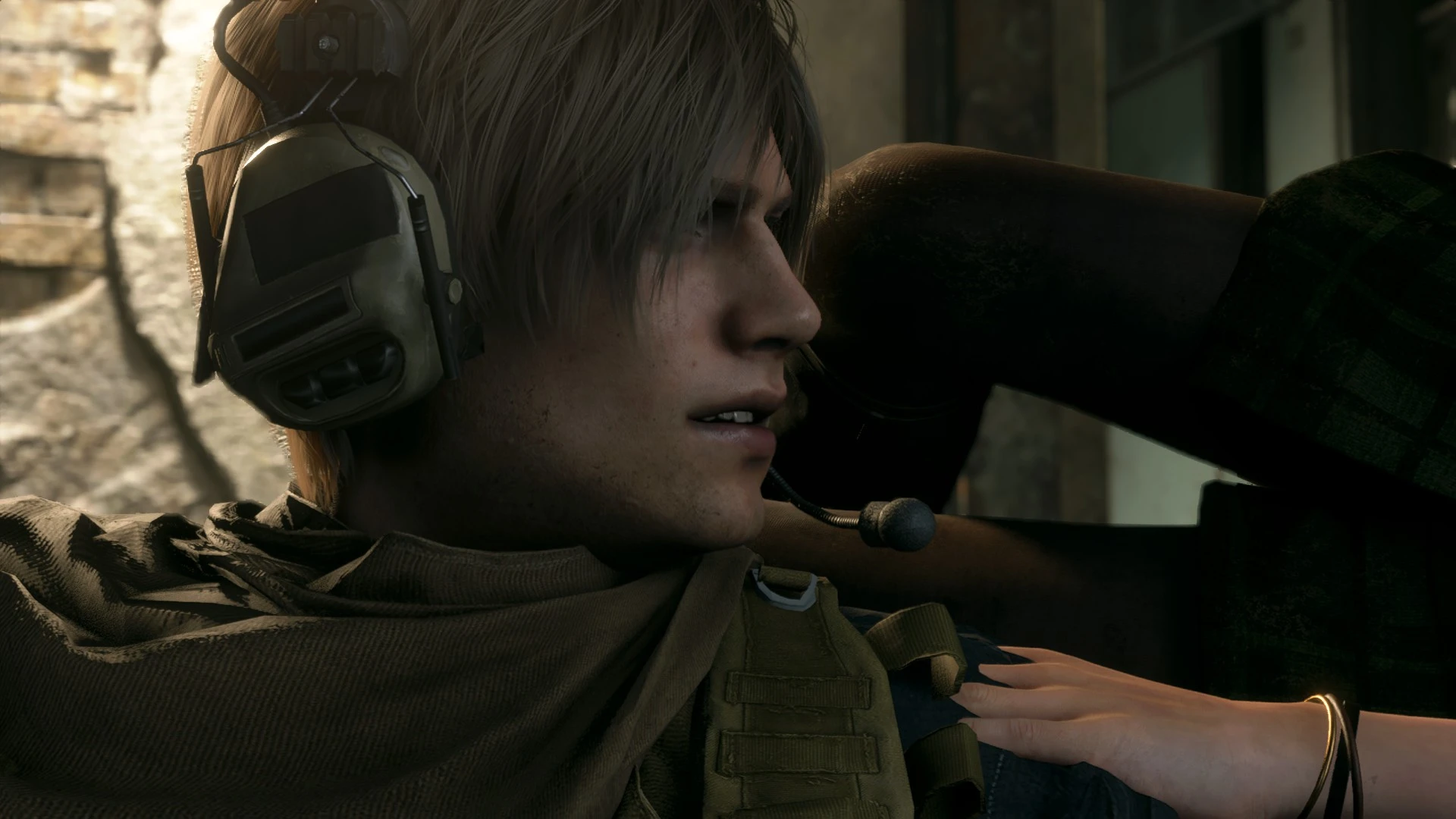 Ghost (Desert) over Default Leon - Resident Evil 4 Remake Mods